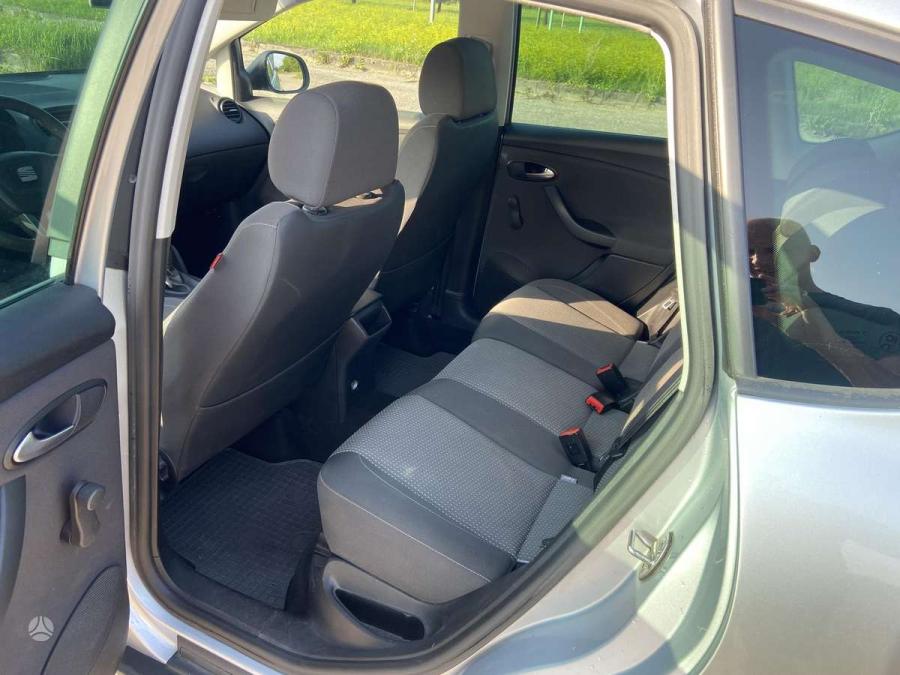 Pelēks SEAT Altea XL 2010 Panevēža, ar dzinēja tilpumu 1.60 L un nobraukumu 295 tūkst. km par 3100 €, foto 6 vietnē AUTOMOTO.COM.LV