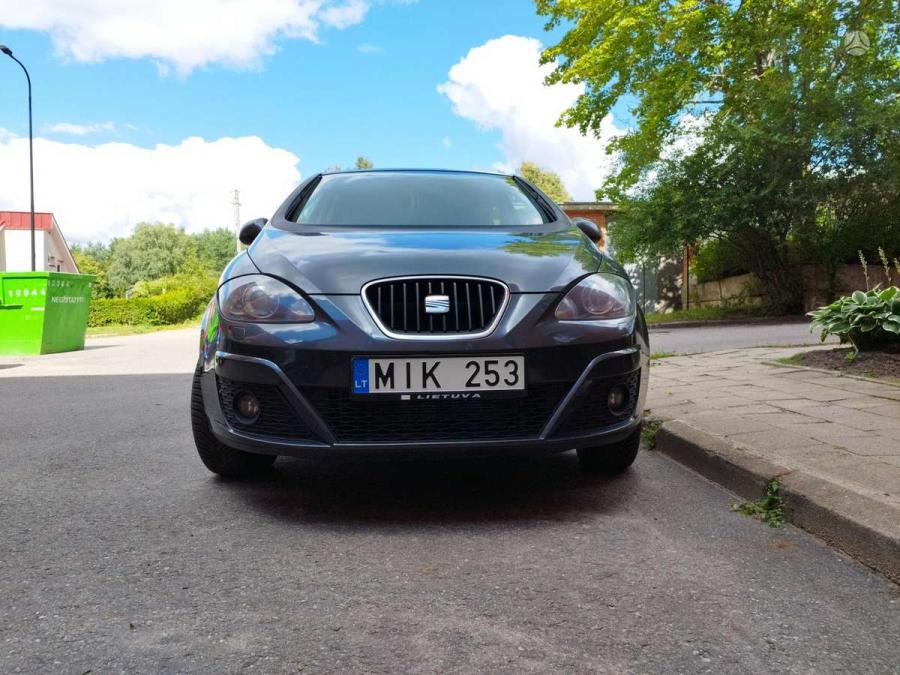 Grey SEAT Altea XL 2011 in Vilnius, with an engine capacity of 1.60 L and mileage of 286 thousand km for 3300 €, photo 1 on AUTOMOTO.COM.LV