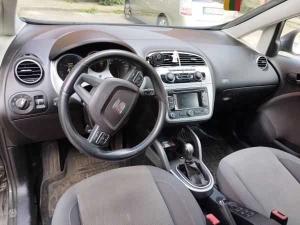 Grey SEAT Altea XL 2011 in Vilnius, with an engine capacity of 1.60 L and mileage of 286 thousand km for 3300 €, photo 4 on AUTOMOTO.COM.LV