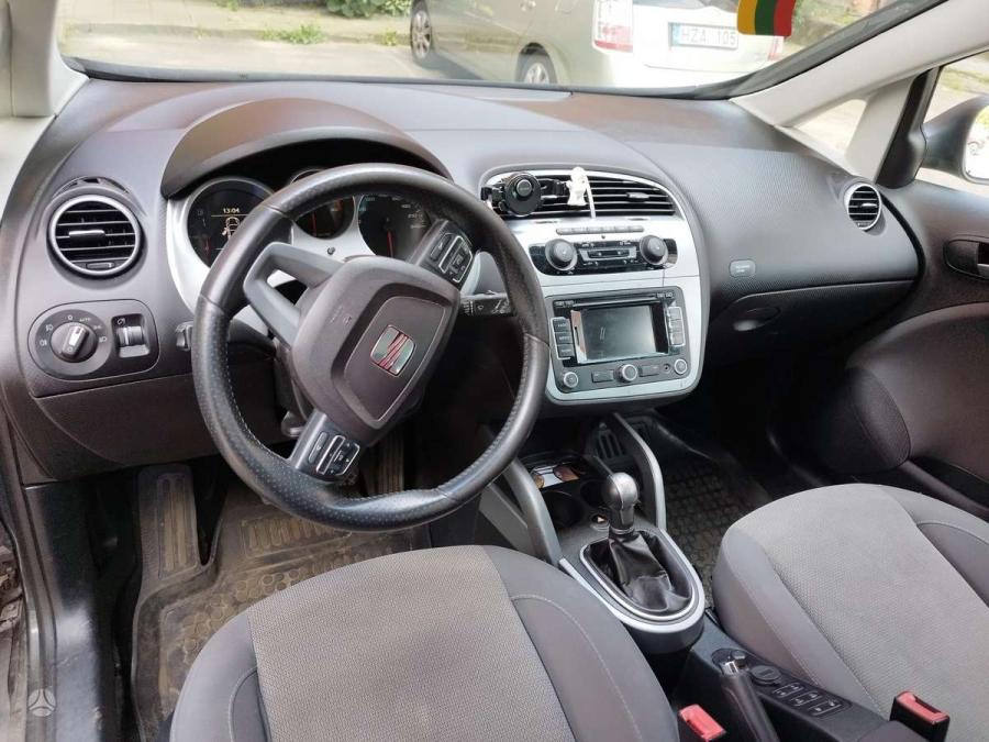 Grey SEAT Altea XL 2011 in Vilnius, with an engine capacity of 1.60 L and mileage of 286 thousand km for 3300 €, photo 4 on AUTOMOTO.COM.LV