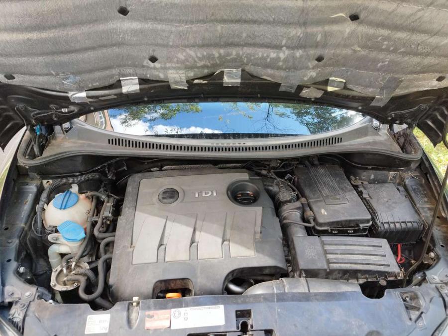 Grey SEAT Altea XL 2011 in Vilnius, with an engine capacity of 1.60 L and mileage of 286 thousand km for 3300 €, photo 5 on AUTOMOTO.COM.LV