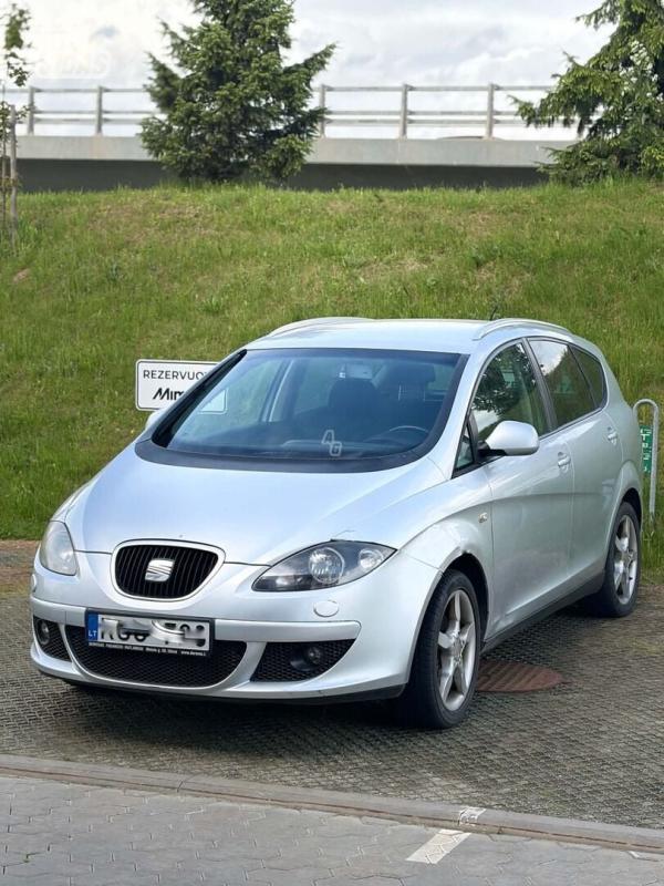 Grey SEAT Altea XL 2007 in Vilnius, with an engine capacity of 2.00 L and mileage of 302 thousand km for 1750 €, photo 2 on AUTOMOTO.COM.LV
