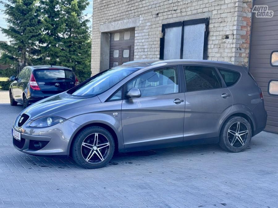 Grey SEAT Altea XL 2007 in Kretinga, with an engine capacity of 2.00 L and mileage of 315 thousand km for 3650 €, photo 6 on AUTOMOTO.COM.LV