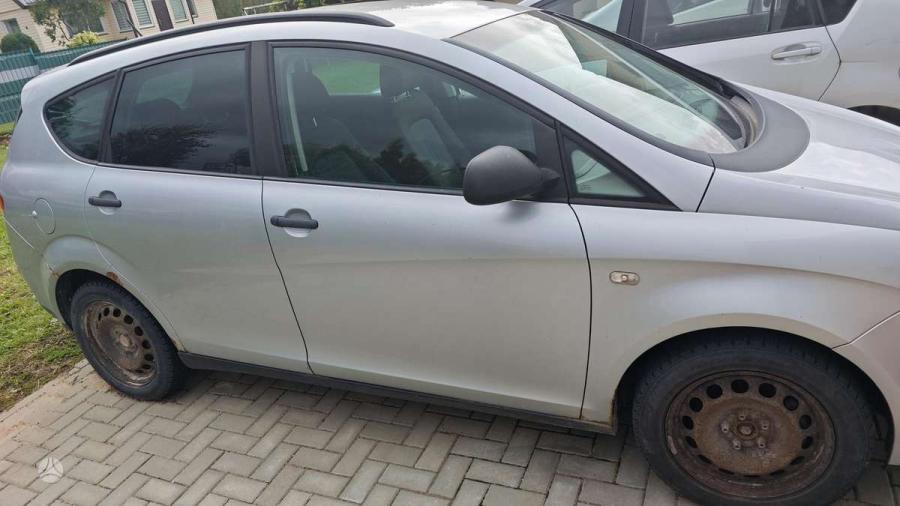 Grey SEAT Altea XL 2007 in Vilnius, with an engine capacity of 1.90 L and mileage of 341 thousand km for 900 €, photo 3 on AUTOMOTO.COM.LV