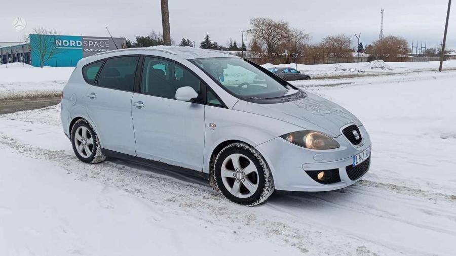 Grey SEAT Altea XL 2008 in Kaunas, with an engine capacity of 1.97 L and mileage of 375 thousand km for 1250 €, photo 1 on AUTOMOTO.COM.LV