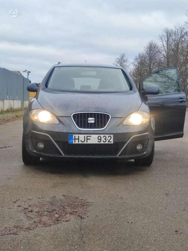 Pelēks SEAT Altea XL 2009 Panevēža, ar dzinēja tilpumu 1.90 L un nobraukumu 301 tūkst. km par 2500 €, foto 1 vietnē AUTOMOTO.COM.LV