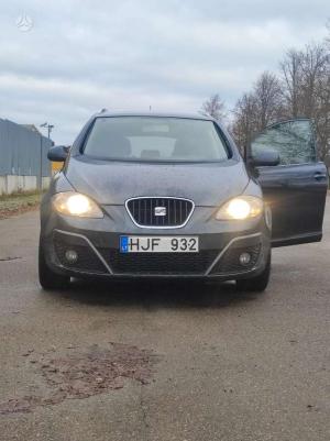 Grey SEAT Altea XL 2009 in Panevezys, with an engine capacity of 1.90 L and mileage of 301 thousand km for 2500 €, photo  on AUTOMOTO.COM.LV