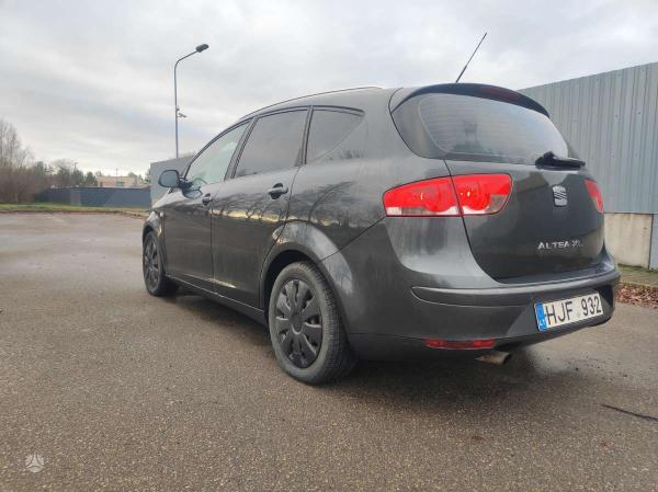 Pelēks SEAT Altea XL 2009 Panevēža, ar dzinēja tilpumu 1.90 L un nobraukumu 301 tūkst. km par 2500 €, foto 5 vietnē AUTOMOTO.COM.LV