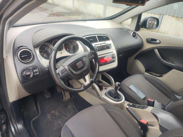 Pelēks SEAT Altea XL 2009 Panevēža, ar dzinēja tilpumu 1.90 L un nobraukumu 301 tūkst. km par 2500 €, foto 7 vietnē AUTOMOTO.COM.LV