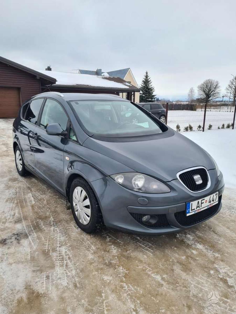 Grey SEAT Altea XL 2009 in Kaisiadorys, with an engine capacity of 1.90 L and mileage of 242 thousand km for 2350 €, photo 1 on AUTOMOTO.COM.LV