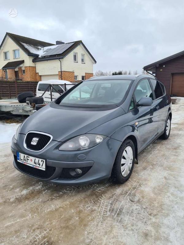 Grey SEAT Altea XL 2009 in Kaisiadorys, with an engine capacity of 1.90 L and mileage of 242 thousand km for 2350 €, photo 2 on AUTOMOTO.COM.LV