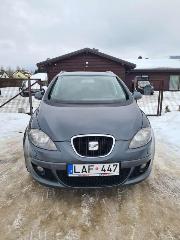 Grey SEAT Altea XL 2009 in Kaisiadorys, with an engine capacity of 1.90 L and mileage of 242 thousand km for 2350 €, photo 3 on AUTOMOTO.COM.LV