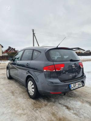 Grey SEAT Altea XL 2009 in Kaisiadorys, with an engine capacity of 1.90 L and mileage of 242 thousand km for 2350 €, photo 5 on AUTOMOTO.COM.LV