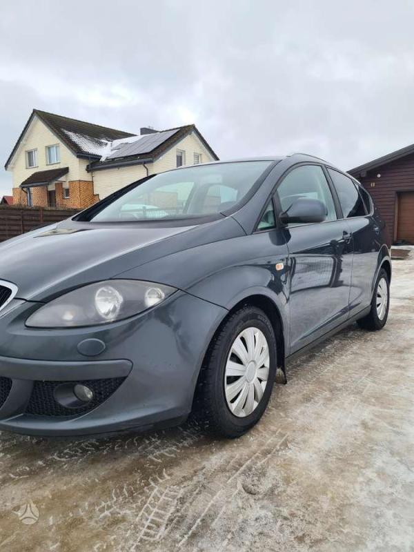 Grey SEAT Altea XL 2009 in Kaisiadorys, with an engine capacity of 1.90 L and mileage of 242 thousand km for 2350 €, photo 7 on AUTOMOTO.COM.LV
