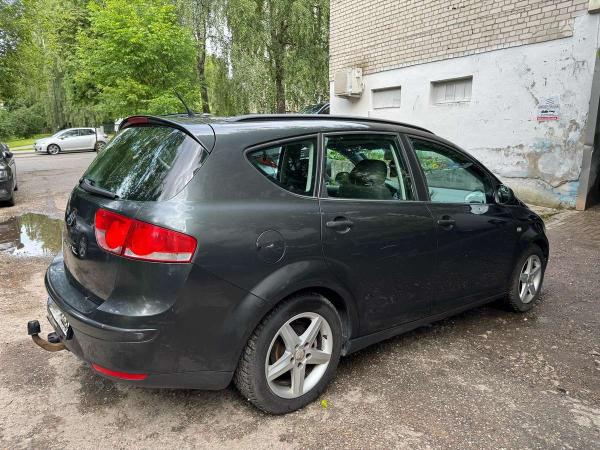 Pelēks SEAT Altea XL 2009 Viļņa, ar dzinēja tilpumu 1.90 L un nobraukumu 300 tūkst. km par 1999 €, foto 4 vietnē AUTOMOTO.COM.LV