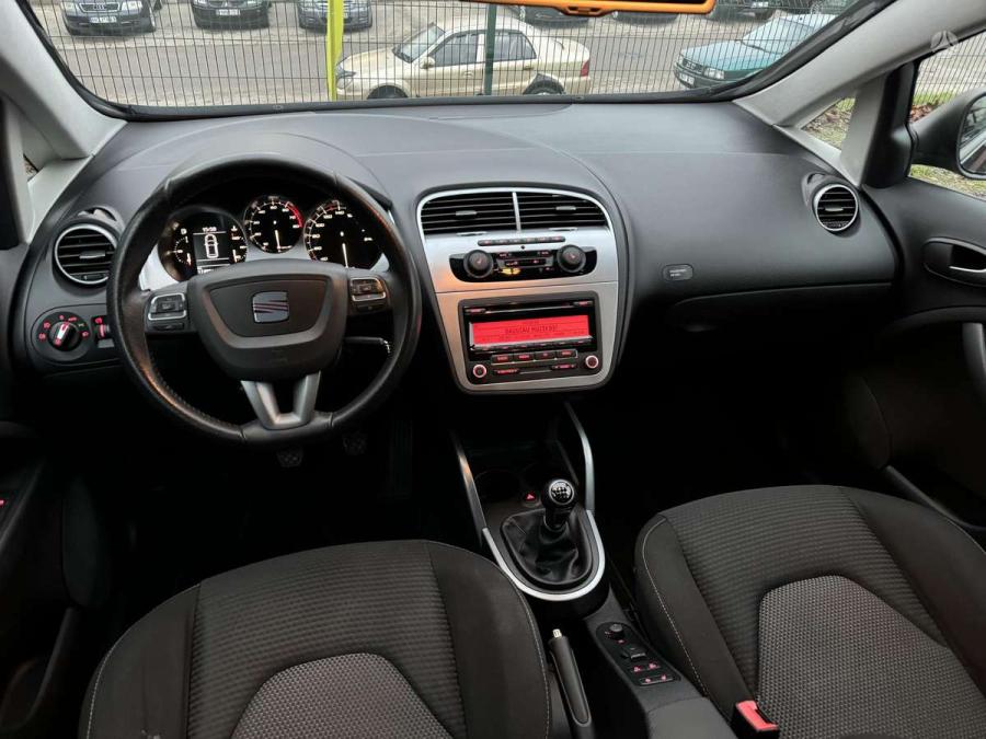 Pelēks SEAT Altea XL 2010 Viļņa, ar dzinēja tilpumu 1.40 L un nobraukumu 175 tūkst. km par 2800 €, foto 8 vietnē AUTOMOTO.COM.LV