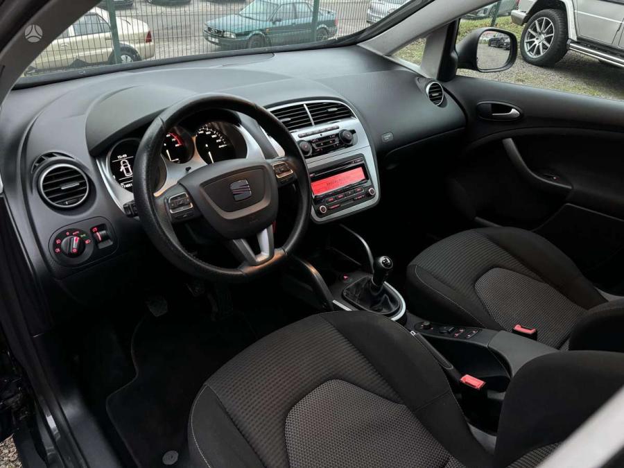 Pelēks SEAT Altea XL 2010 Viļņa, ar dzinēja tilpumu 1.40 L un nobraukumu 175 tūkst. km par 2800 €, foto 11 vietnē AUTOMOTO.COM.LV