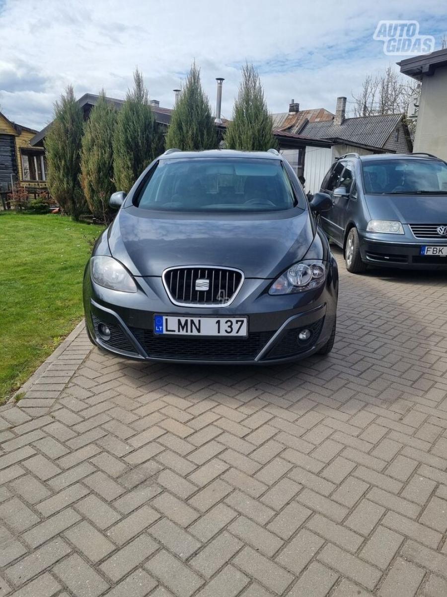 Grey SEAT Altea XL 2010 in Panevezys, with an engine capacity of 2.00 L and mileage of 300 thousand km for 4000 €, photo 1 on AUTOMOTO.COM.LV