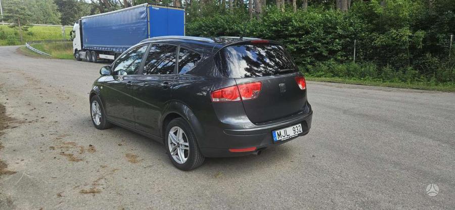 Grey SEAT Altea XL 2010 in Ukmerge, with an engine capacity of 1.90 L and mileage of 316 thousand km for 3000 €, photo 4 on AUTOMOTO.COM.LV