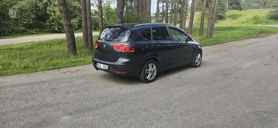 Grey SEAT Altea XL 2010 in Ukmerge, with an engine capacity of 1.90 L and mileage of 316 thousand km for 3000 €, photo 5 on AUTOMOTO.COM.LV