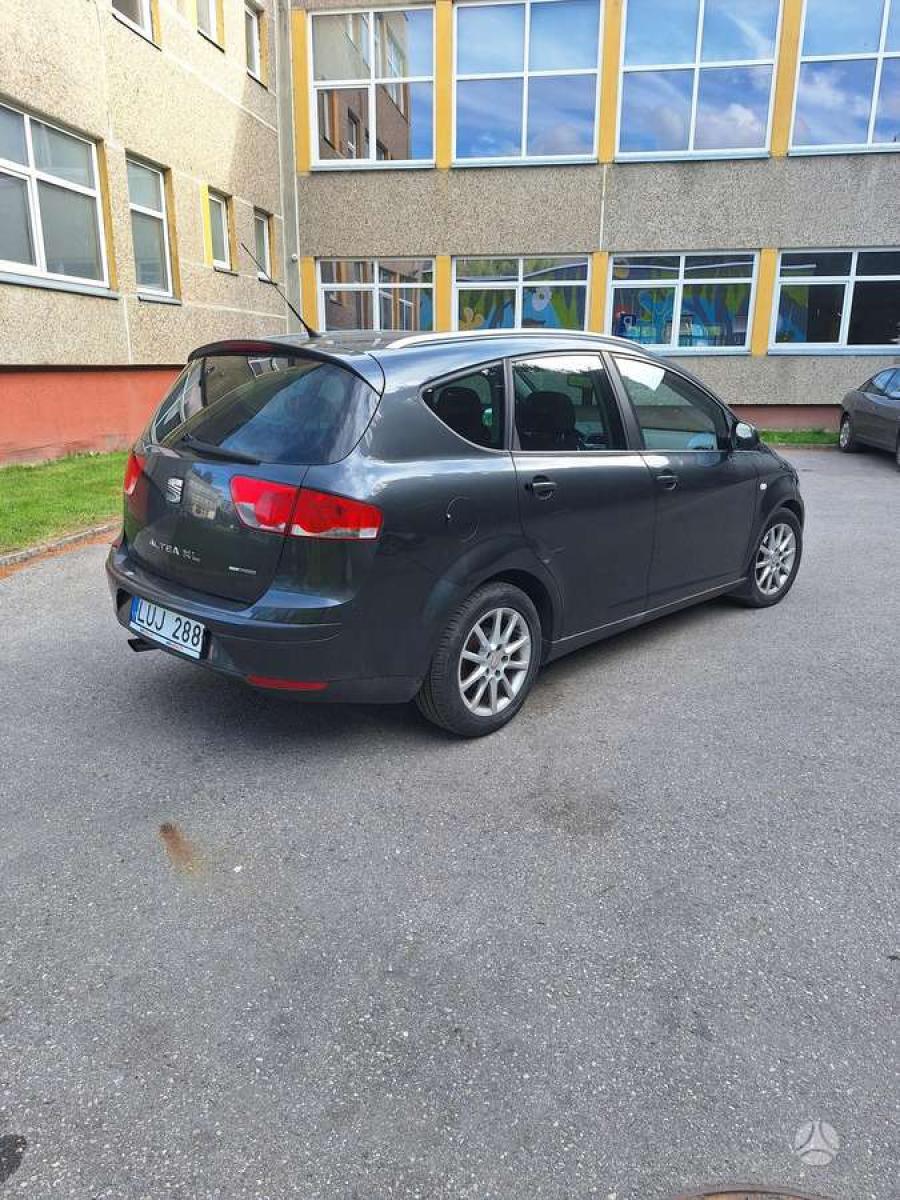 Grey SEAT Altea XL 2010 in Kaunas, with an engine capacity of 1.60 L and mileage of 250 thousand km for 2200 €, photo 4 on AUTOMOTO.COM.LV