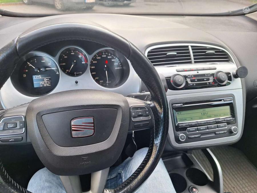 Grey SEAT Altea XL 2010 in Kaunas, with an engine capacity of 1.60 L and mileage of 250 thousand km for 2200 €, photo 6 on AUTOMOTO.COM.LV
