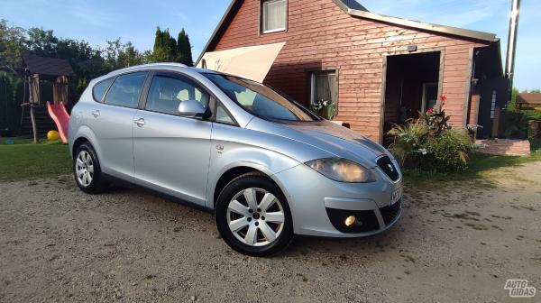 SEAT Altea XL 2010 Viļņa vietnē Pelēks SEAT Altea XL 2010 Viļņa, ar dzinēja tilpumu 2.00 L un nobraukumu 339 tūkst. km par 3200 €, foto 4 vietnē AUTOMOTO.COM.LV