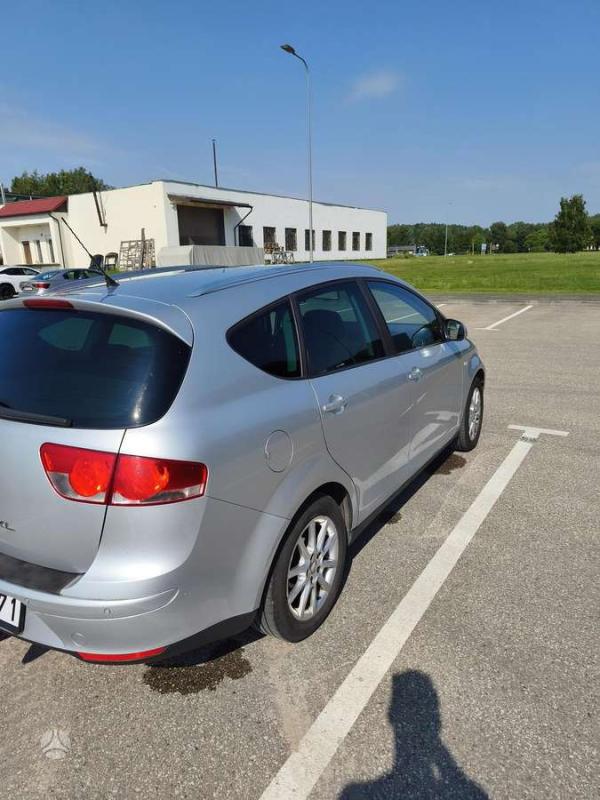 Pelēks SEAT Altea XL 2010 Prienai, ar dzinēja tilpumu 1.40 L un nobraukumu 234 tūkst. km par 2500 €, foto 3 vietnē AUTOMOTO.COM.LV