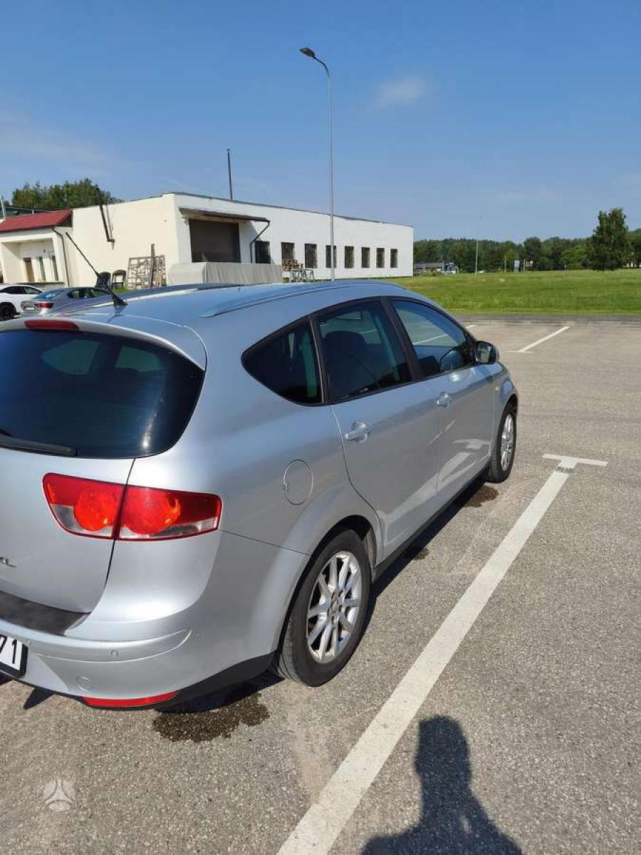 Pelēks SEAT Altea XL 2010 Prienai, ar dzinēja tilpumu 1.40 L un nobraukumu 234 tūkst. km par 2500 €, foto 3 vietnē AUTOMOTO.COM.LV