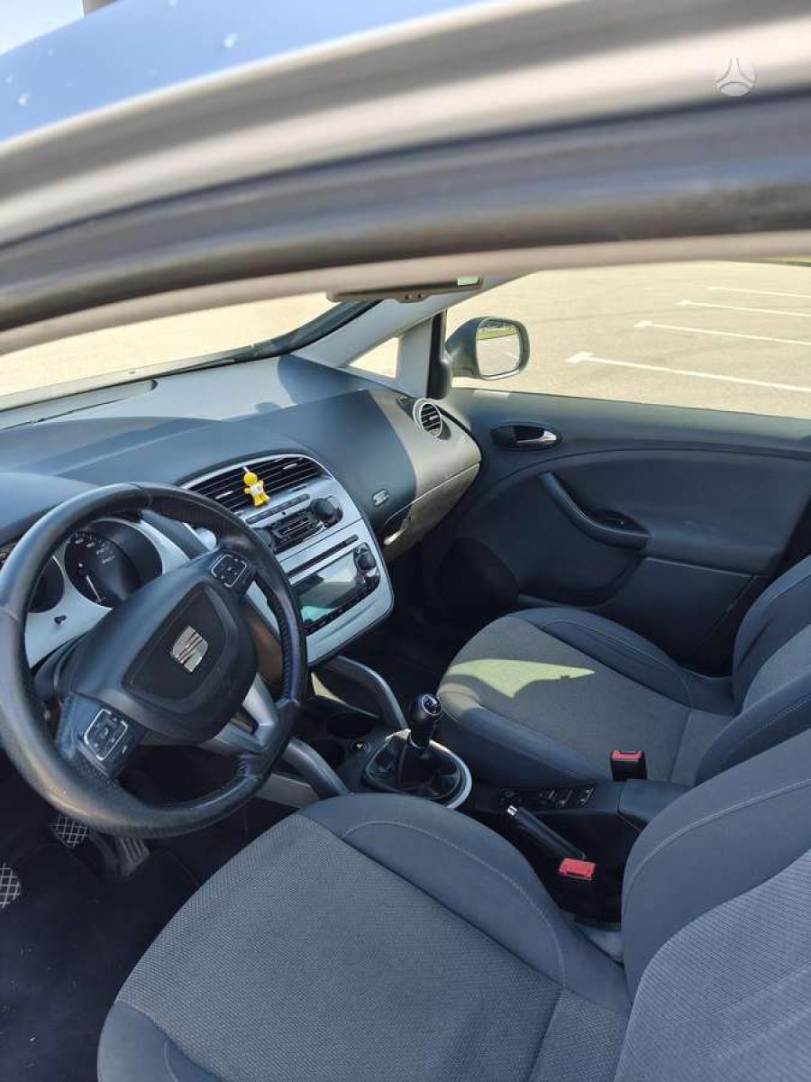 Pelēks SEAT Altea XL 2010 Prienai, ar dzinēja tilpumu 1.40 L un nobraukumu 234 tūkst. km par 2500 €, foto 9 vietnē AUTOMOTO.COM.LV