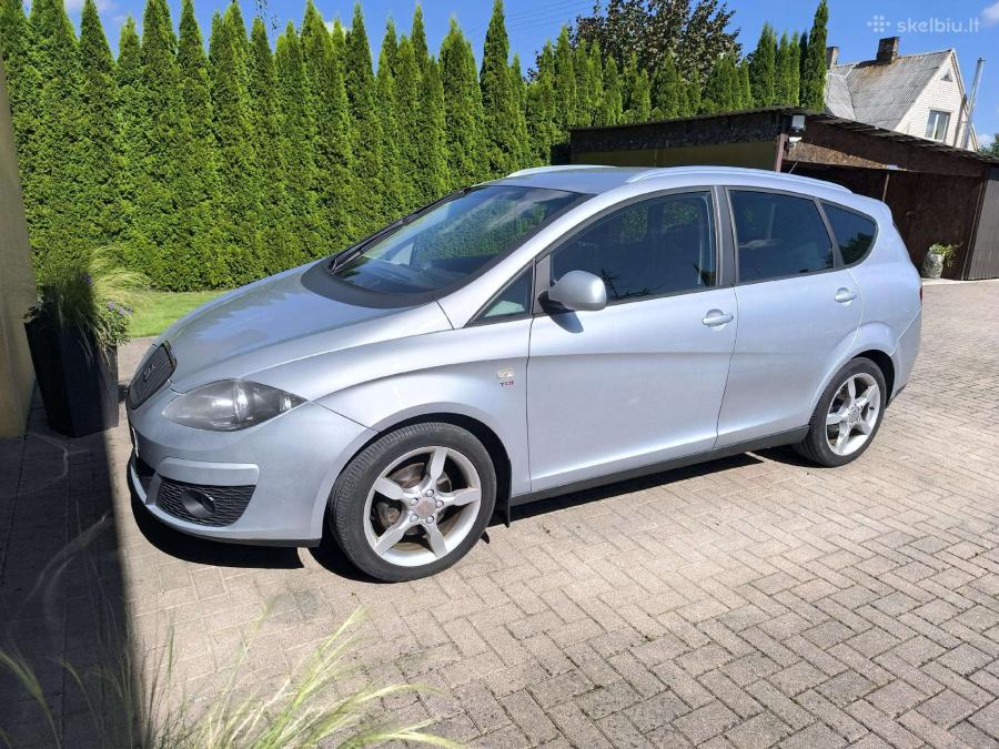 Grey SEAT Altea XL 2011 in Radviliskis, with an engine capacity of 2.00 L and mileage of 296 thousand km for 3900 €, photo 3 on AUTOMOTO.COM.LV