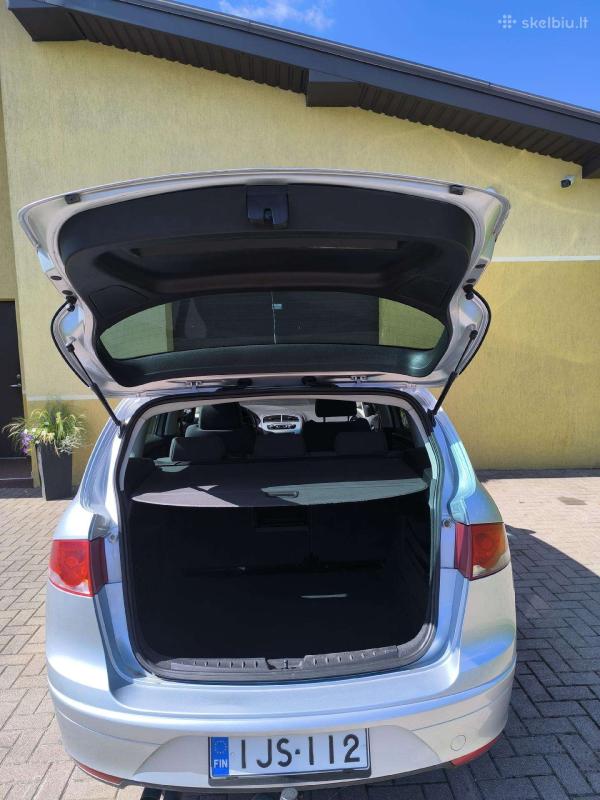 Grey SEAT Altea XL 2011 in Radviliskis, with an engine capacity of 2.00 L and mileage of 296 thousand km for 3900 €, photo 4 on AUTOMOTO.COM.LV