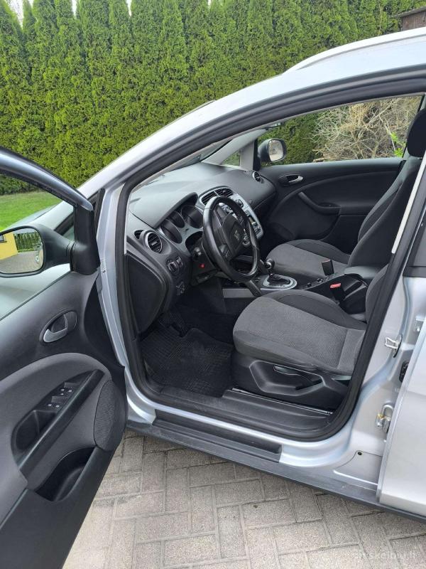 Grey SEAT Altea XL 2011 in Radviliskis, with an engine capacity of 2.00 L and mileage of 296 thousand km for 3900 €, photo 5 on AUTOMOTO.COM.LV