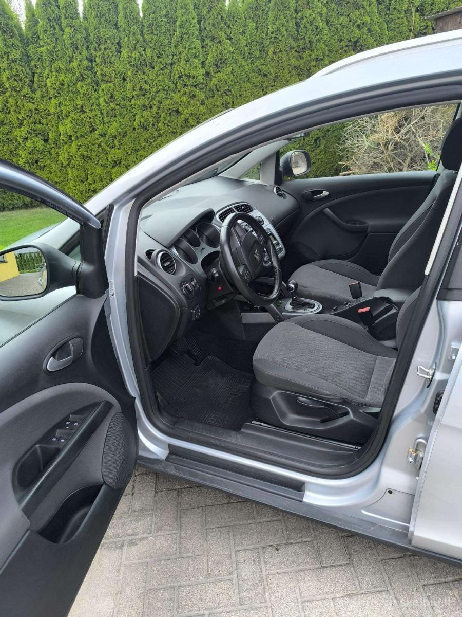 Grey SEAT Altea XL 2011 in Radviliskis, with an engine capacity of 2.00 L and mileage of 296 thousand km for 3900 €, photo 6 on AUTOMOTO.COM.LV