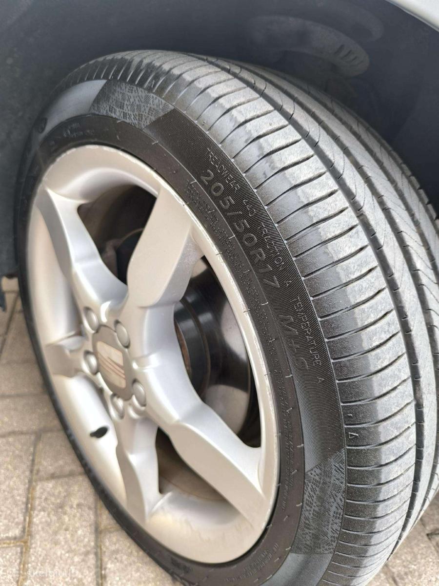 Grey SEAT Altea XL 2011 in Radviliskis, with an engine capacity of 2.00 L and mileage of 296 thousand km for 3900 €, photo 9 on AUTOMOTO.COM.LV