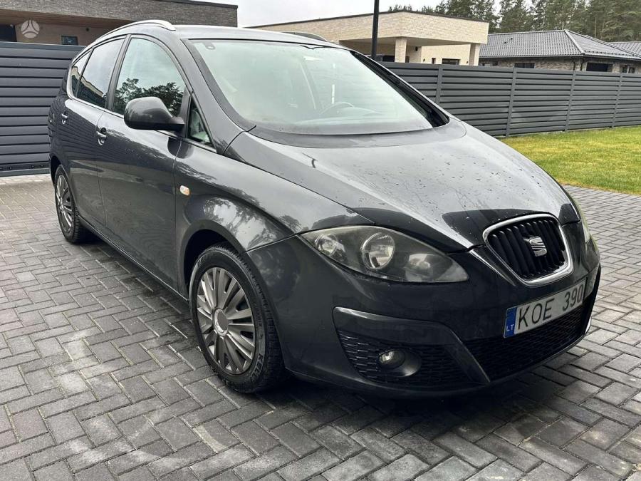 Grey SEAT Altea XL 2012 in Vilnius, with an engine capacity of 1.60 L and mileage of 260 thousand km for 2900 €, photo 1 on AUTOMOTO.COM.LV