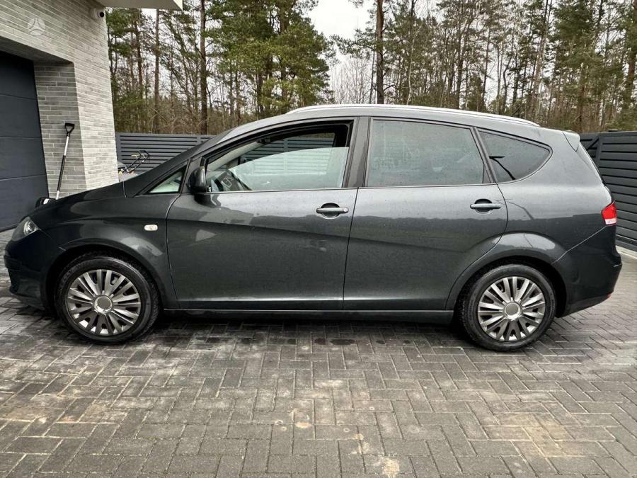 Grey SEAT Altea XL 2012 in Vilnius, with an engine capacity of 1.60 L and mileage of 260 thousand km for 2900 €, photo 4 on AUTOMOTO.COM.LV