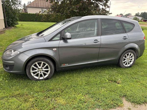 Grey SEAT Altea XL 2012 in Marijampole, with an engine capacity of 1.97 L and mileage of 221 thousand km for 4300 €, photo 2 on AUTOMOTO.COM.LV