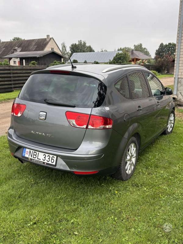 Grey SEAT Altea XL 2012 in Marijampole, with an engine capacity of 1.97 L and mileage of 221 thousand km for 4300 €, photo 4 on AUTOMOTO.COM.LV