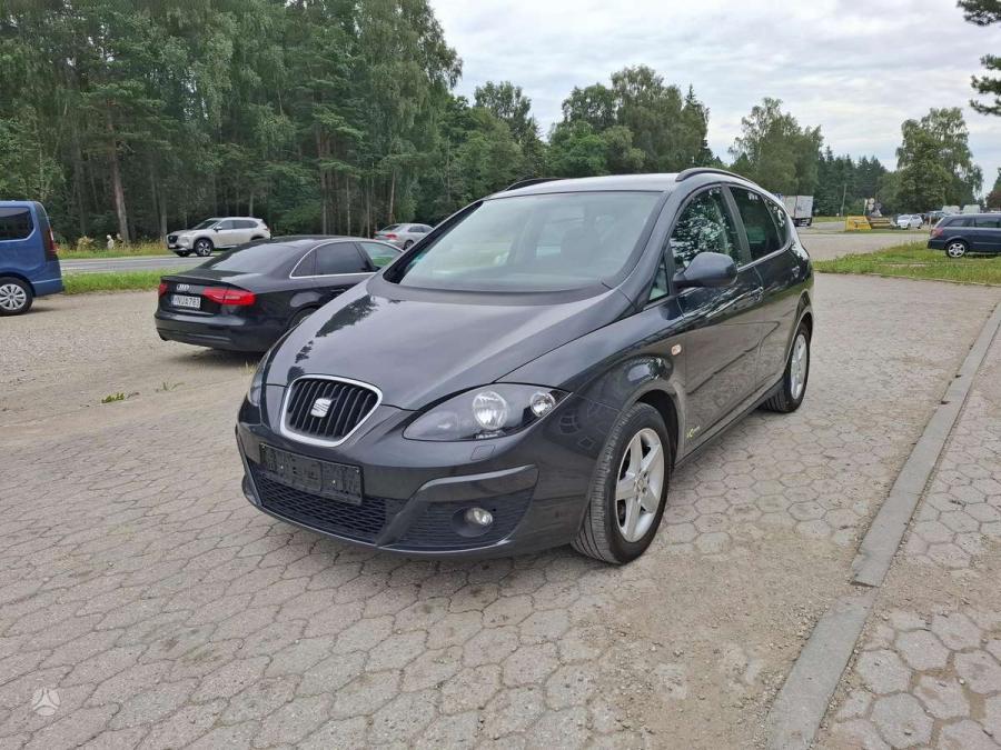 Серый Сеат Altea XL 2012 в Радвилишкис, объемом двигателя 1.60 л и пробегом 208 тыс. км за 3850 €, фото 1 на AUTOMOTO.COM.LV