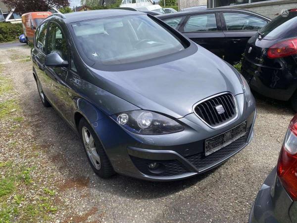 Pelēks SEAT Altea XL 2012 Marijampole, ar dzinēja tilpumu 1.60 L un nobraukumu 292 tūkst. km par 2900 €, foto 3 vietnē AUTOMOTO.COM.LV