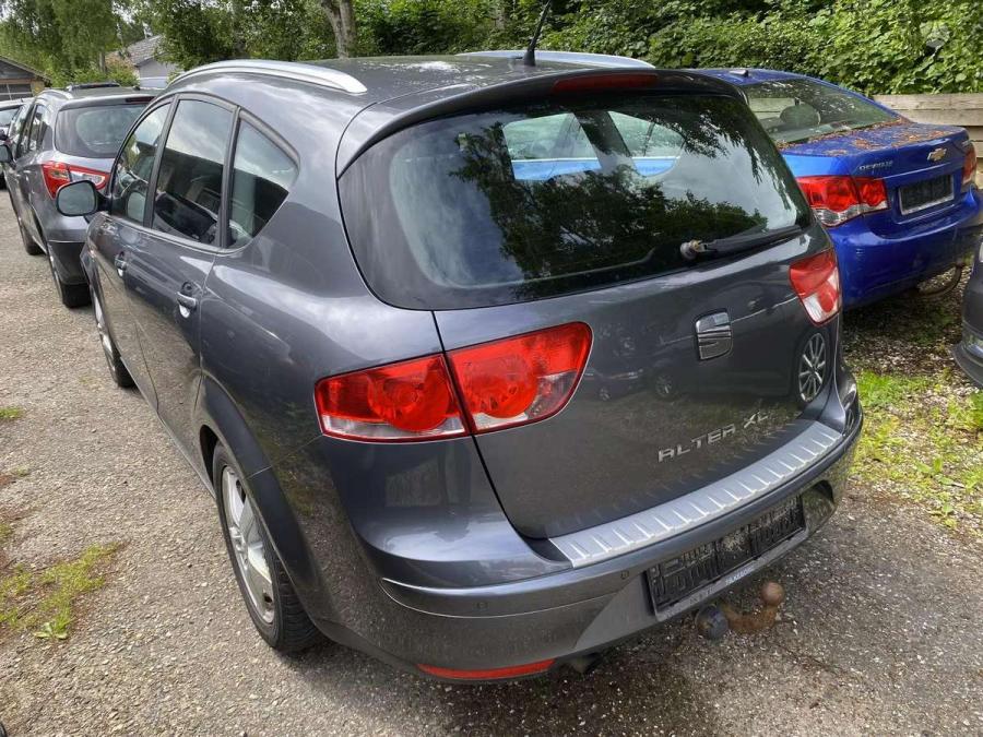 Pelēks SEAT Altea XL 2012 Marijampole, ar dzinēja tilpumu 1.60 L un nobraukumu 292 tūkst. km par 2900 €, foto 4 vietnē AUTOMOTO.COM.LV