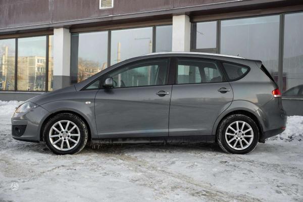 Pelēks SEAT Altea XL 2013 Viļņa, ar dzinēja tilpumu 1.97 L un nobraukumu 240 tūkst. km par 5200 €, foto 2 vietnē AUTOMOTO.COM.LV