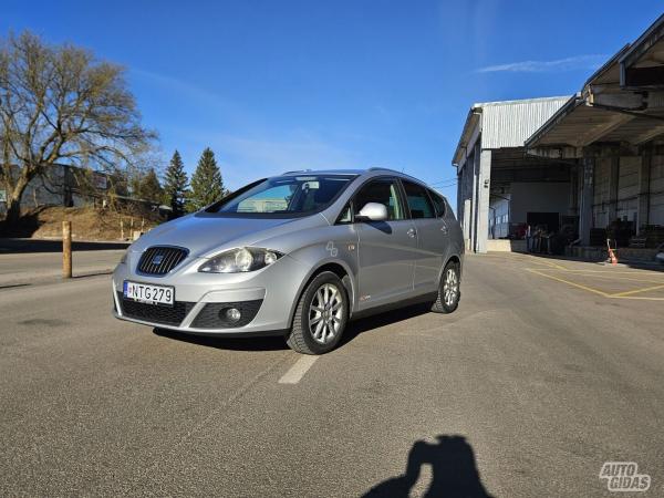 Grey SEAT Altea XL 2013 in Panevezys, with an engine capacity of 1.60 L and mileage of 266 thousand km for 3499 €, photo 1 on AUTOMOTO.COM.LV