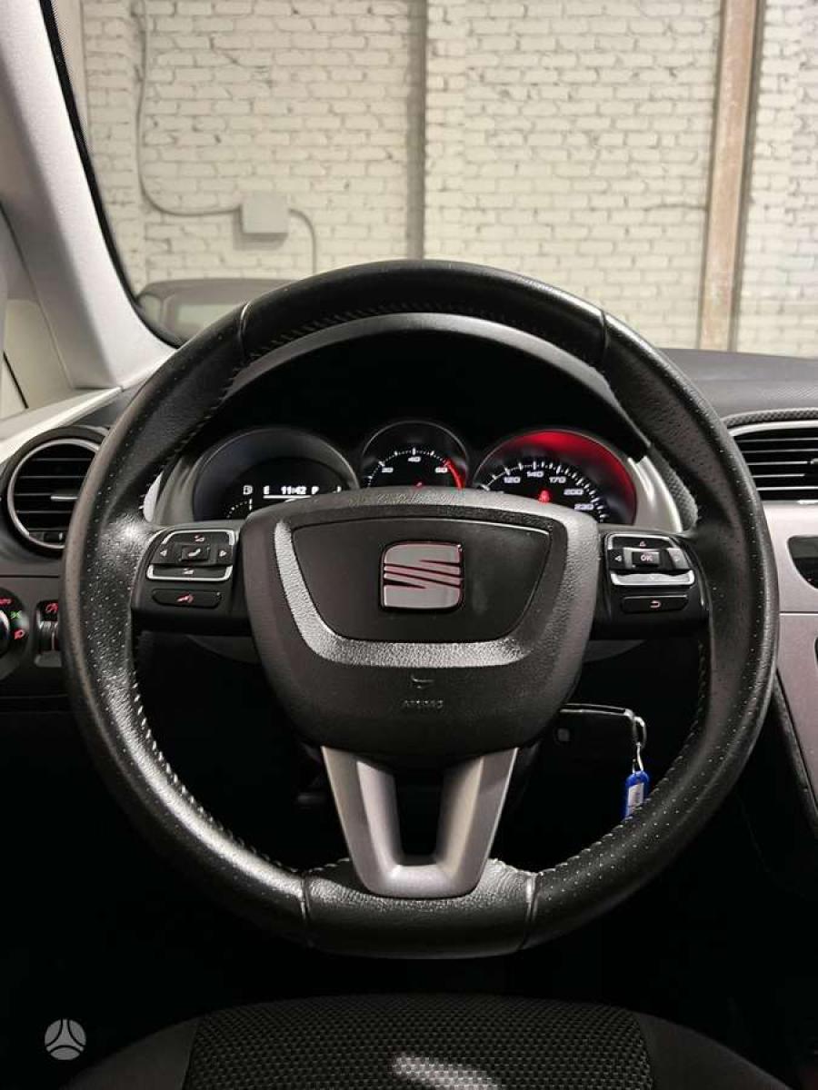 Pelēks SEAT Altea XL 2015 Klaipėda, ar dzinēja tilpumu 1.60 L un nobraukumu 199 tūkst. km par 6900 €, foto 8 vietnē AUTOMOTO.COM.LV