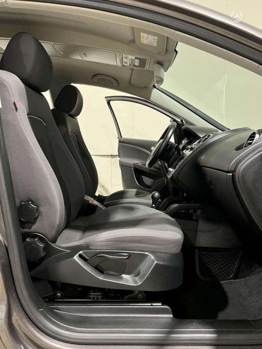 Pelēks SEAT Altea XL 2015 Klaipėda, ar dzinēja tilpumu 1.60 L un nobraukumu 199 tūkst. km par 6900 €, foto 33 vietnē AUTOMOTO.COM.LV