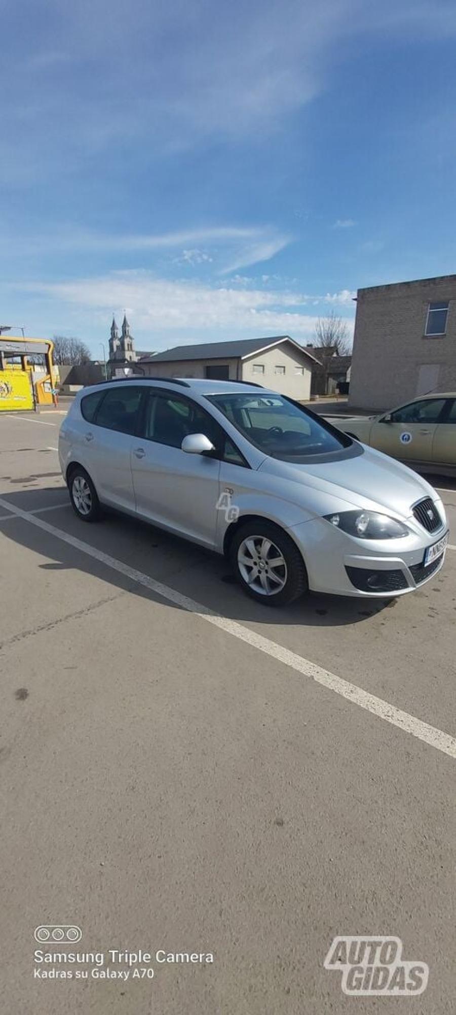 Grey SEAT Altea XL 2010 in Vilkaviskis, with an engine capacity of 1.20 L and mileage of 217 thousand km for 3300 €, photo 1 on AUTOMOTO.COM.LV