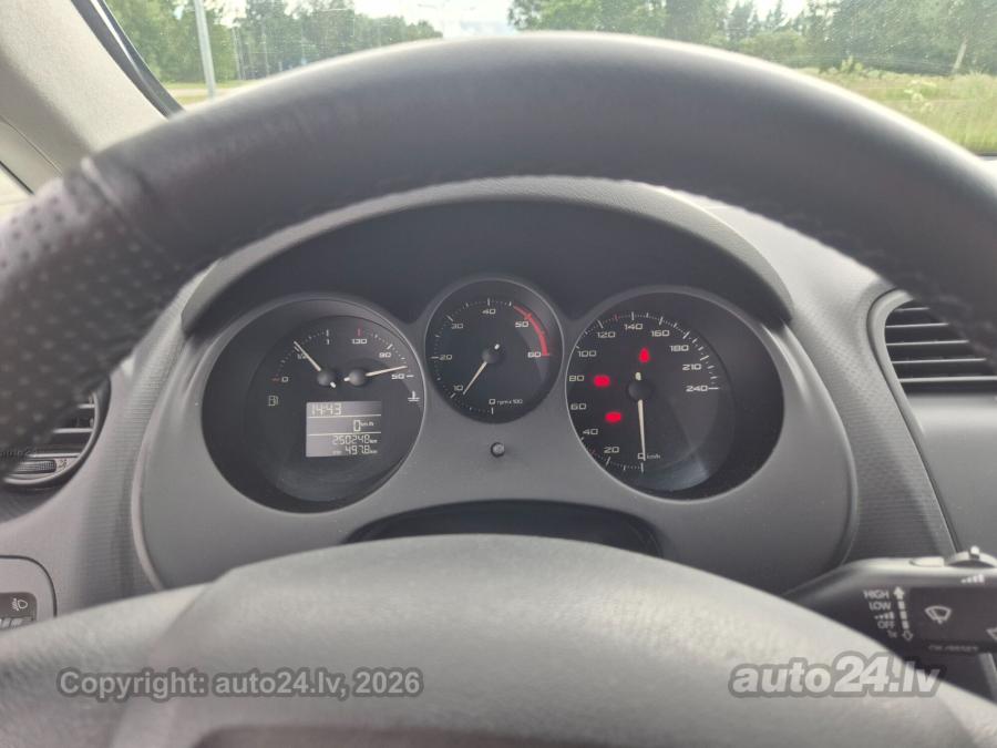 Красный Сеат Altea XL 2009 в Таллин, объемом двигателя 1.90 л и пробегом 250 тыс. км за 2450 €, фото 12 на AUTOMOTO.COM.LV
