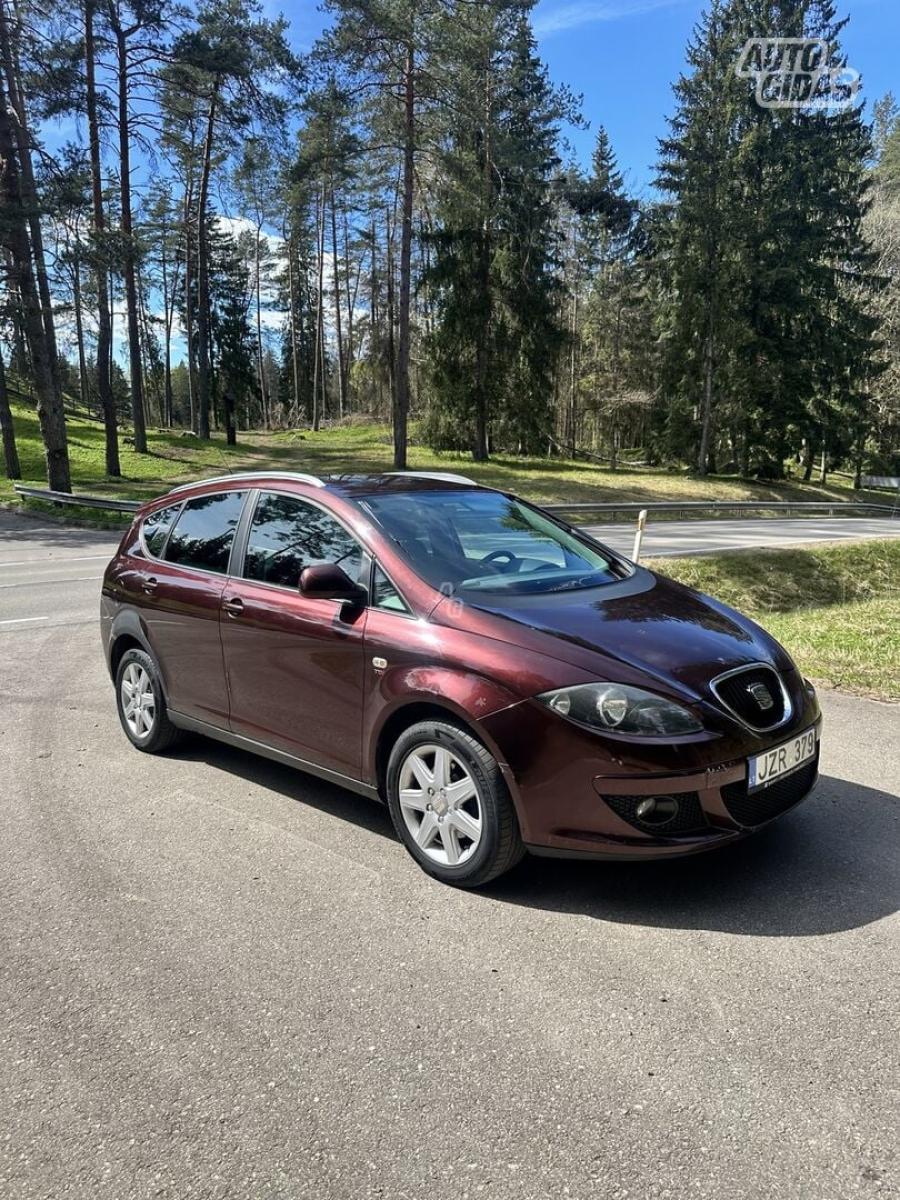 Red SEAT Altea XL 2007 in Anyksciai, with an engine capacity of 2.00 L and mileage of 379 thousand km for 1800 €, photo 1 on AUTOMOTO.COM.LV