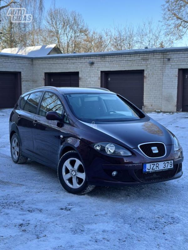 Red SEAT Altea XL 2007 in Anyksciai, with an engine capacity of 2.00 L and mileage of 379 thousand km for 1800 €, photo 7 on AUTOMOTO.COM.LV